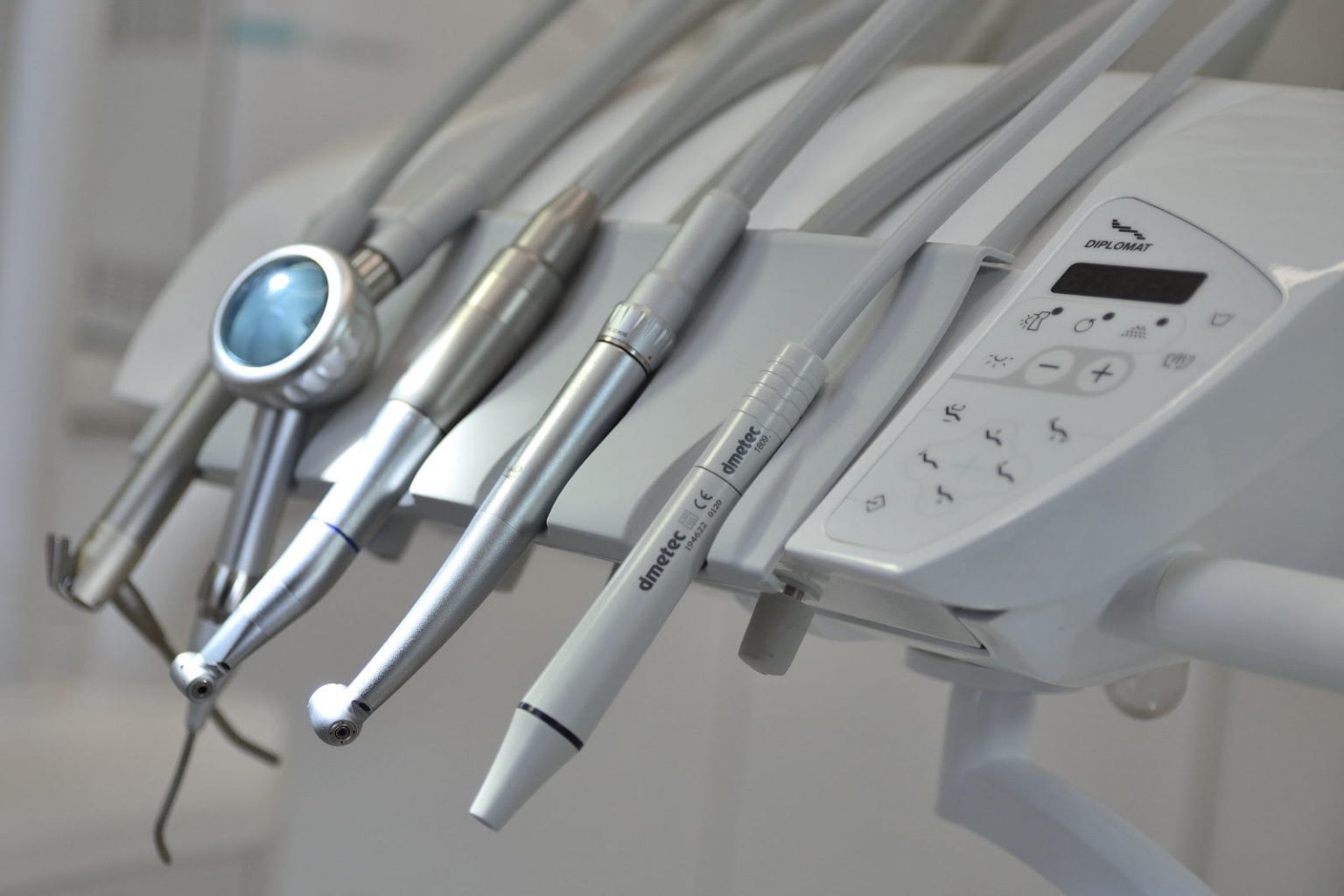 Czym są plomby amalgamatowe i czy warto je wymieniać?